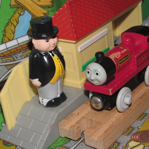 Thomas & Friends | Toys | Thomas Wooden Railway Train Engine Track ...